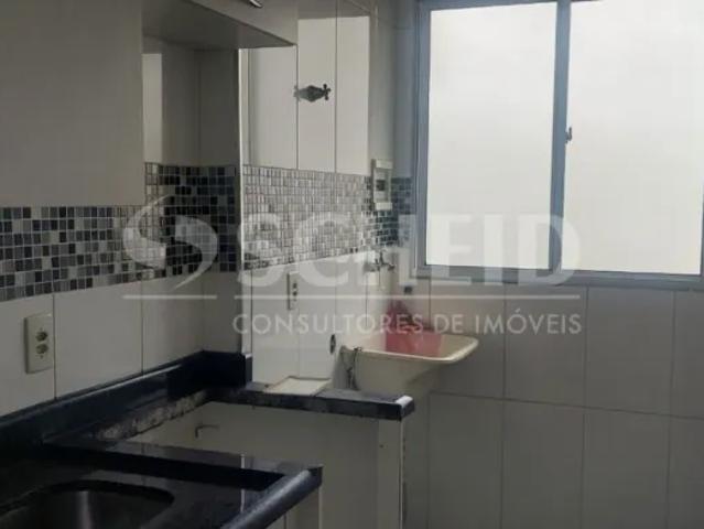 Morumbi, 2 quartos, 1 vaga. Varanda na sala e no quarto. Charmoso e encantador