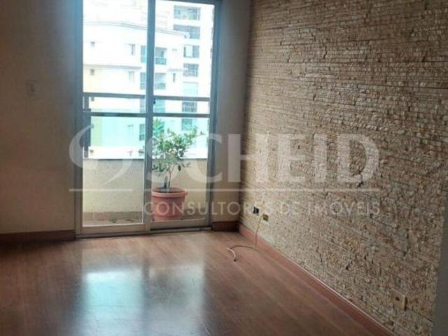 Morumbi, 2 quartos, 1 vaga. Varanda na sala e no quarto. Charmoso e encantador
