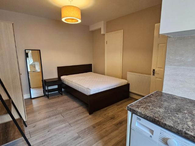 Mora Road, Cricklewood NW2, Studio to rent, £1,100 pcm | PrimeLocation