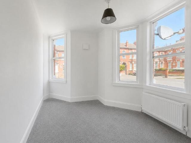 Mora Road, Cricklewood, NW2 2 bed flat to rent £2,197 pcm £507 pw