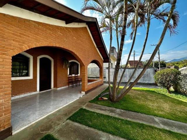 Moradia com potencial de renda: casa + ponto comercial