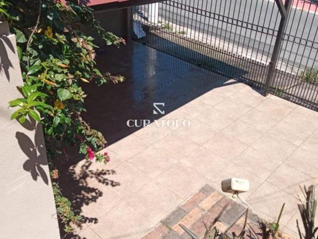 Moradia perfeita para a sua família: Casa com 4 quartos e 4 vagas cobertas na Vila Primavera, ao lad