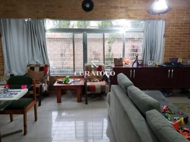 Moradia perfeita para sua família no nobre bairro do Jardim São Caetano. Casa com 3 Dorms, 5 Vagas