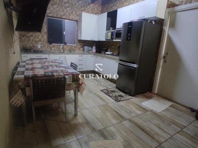 Moradia perfeita para sua família na Vila Esperança, a 700 mts do Metrô Guilhermina. Sobrado dividi