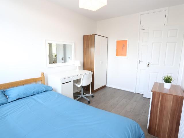 Morant Street – Room 2