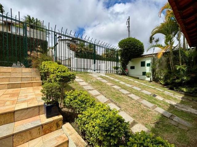 Morar Bem é Ter Quintal: Casa em Condomínio Fechado com Pomar