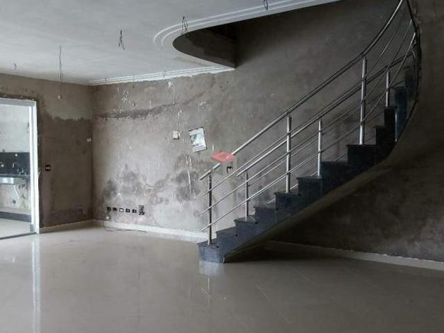 Morar com conforto e espaço: sobrado 580m no Parque dos Pássaros