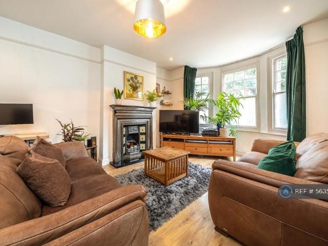 Morat St, London, SW9 1 bed flat to rent £2,150 pcm £496 pw