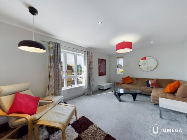 Moray Park Terrace, Meadowbank. 3 bed apartment to rent £1,750 pcm £404 pw