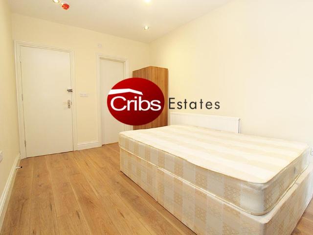 Morden, SM4 7 bed house share to rent £1,275 pcm £294 pw