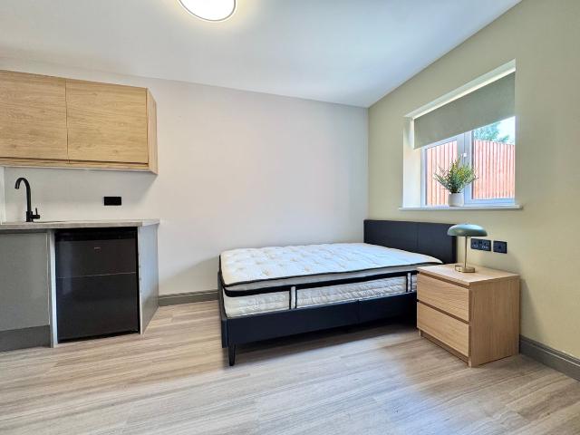 Morden Road, London SW19, Room to rent, £1,050 pcm | PrimeLocation