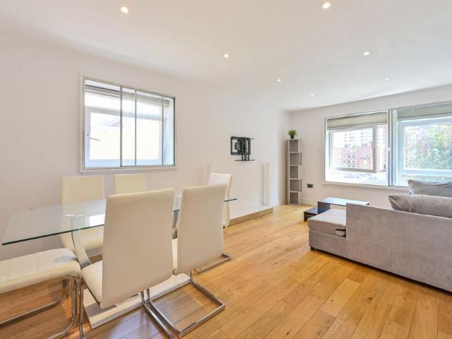 Morden Road, South Wimbledon, London. 2 bed flat to rent £3,350 pcm £773 pw