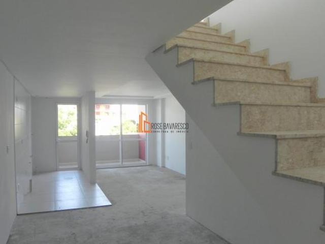 MORE NESSE CONFORTÁVEL DUPLEX, COM LINDA VISTA PANORÂMICA GARIBALDI