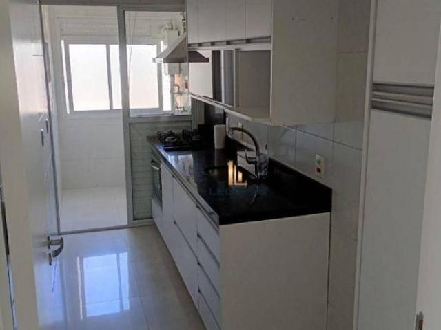 More no Tucuruvi em apartamento reformado com 3 dormitórios, suíte, varanda envidraçada, móveis plan