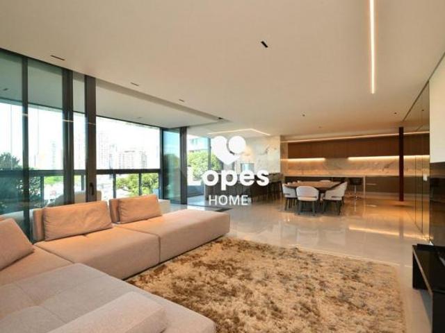 MORE AO LADO DO PARQUE BARIGUI APARTAMENTO MOBILIADO 4 SUITES 4 VAGAS