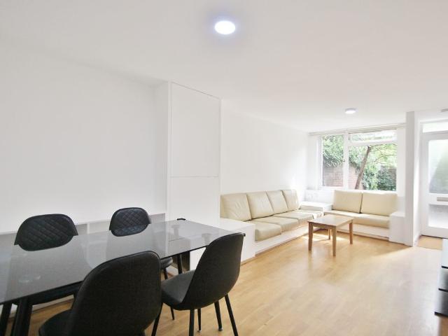 More Close, St. Paul's Court, Hammersmith W14, 2 bed maisonette to rent, £2,750 pcm | PrimeLocation