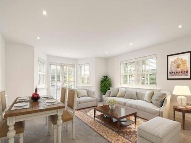 More Lane, Esher, 2 Bedroom Flat
