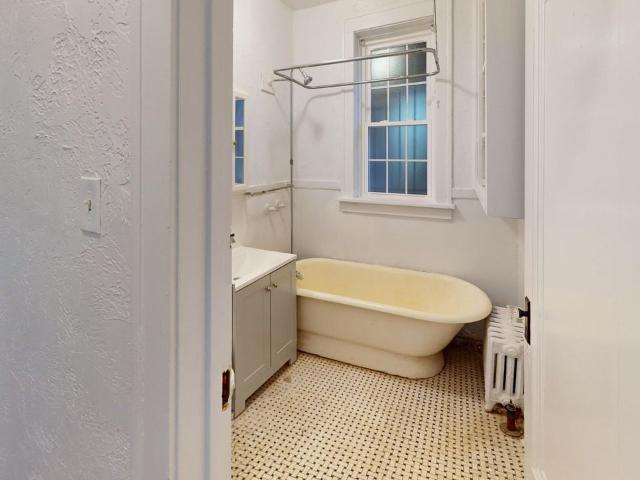 Moreland Place 1 Bedroom Apartment for Rent at 2666 N Moreland Blvd, Cleveland, OH 44120 Buckeye Shaker