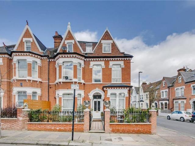 Morella Road, London SW12 2 bed flat to rent £2,400 pcm £554 pw