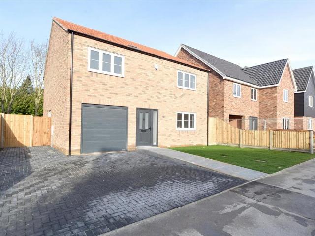 Morello Chase, Soham, Ely. 4 bed detached house to rent £2,650 pcm £612 pw