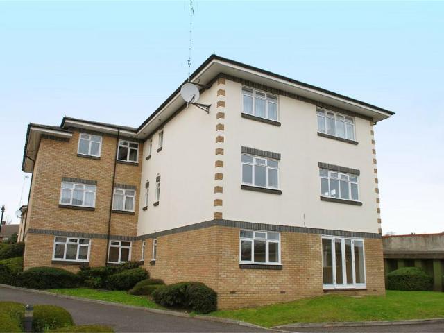 Morello Gardens, Stevenage Road. 2 bed apartment to rent £1,450 pcm £335 pw