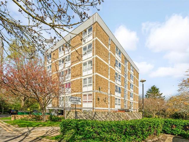 Moresby House, Retingham Way. 2 bed apartment to rent £1,700 pcm £392 pw