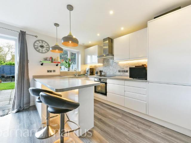 Moreton Avenue, London, ISLEWORTH 3 bed house to rent £2,400 pcm £554 pw