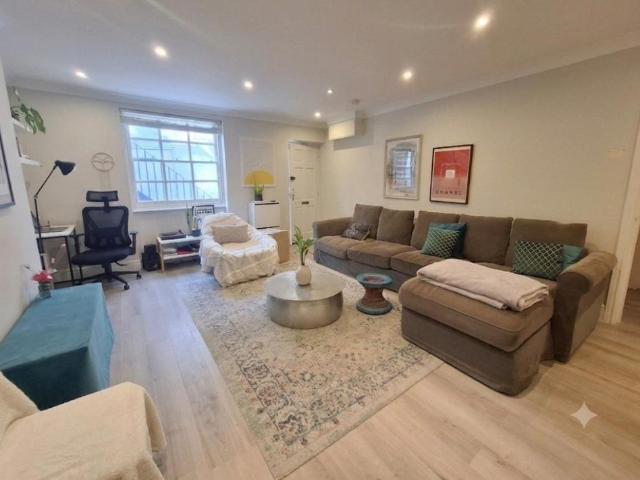 Moreton Street, London SW1V 2 bed flat to rent £3,000 pcm £692 pw