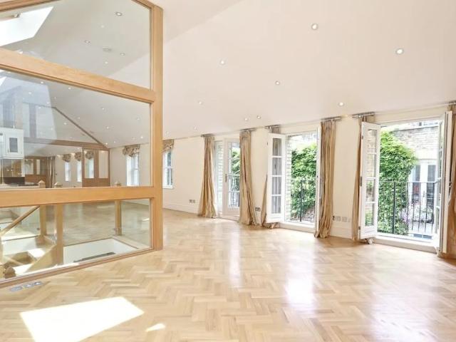 Moreton Terrace Mews South, London SW1V, 3 bed end terrace house to rent, £6,000 pcm | PrimeLocation