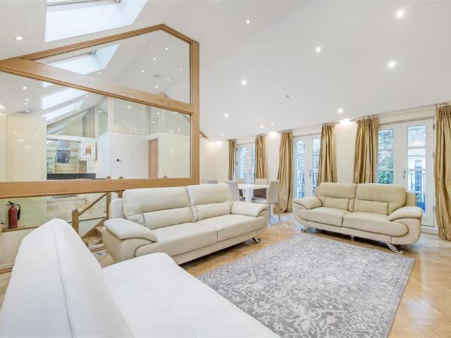 Moreton Terrace Mews South, SW1V 3 bed mews to rent £6,000 pcm £1,385 pw