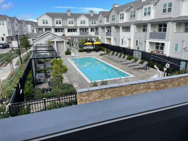 Morgan hill room for rent in a 3BR 3Bath townhouse