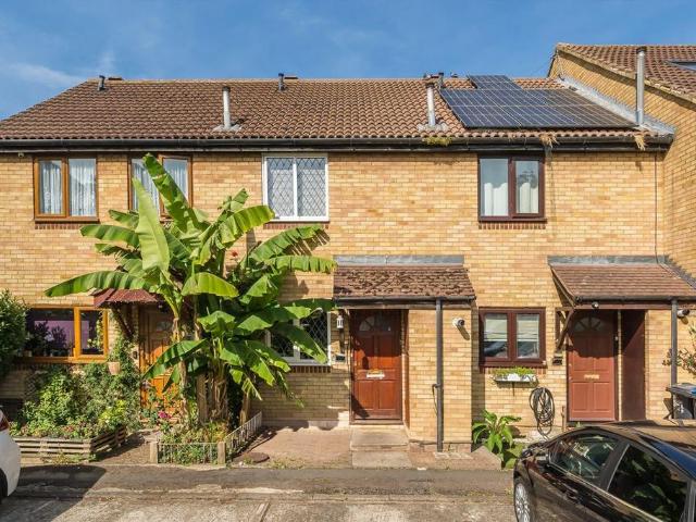 Morland Close, Mitcham CR4 2 bed house to rent £1,850 pcm £427 pw