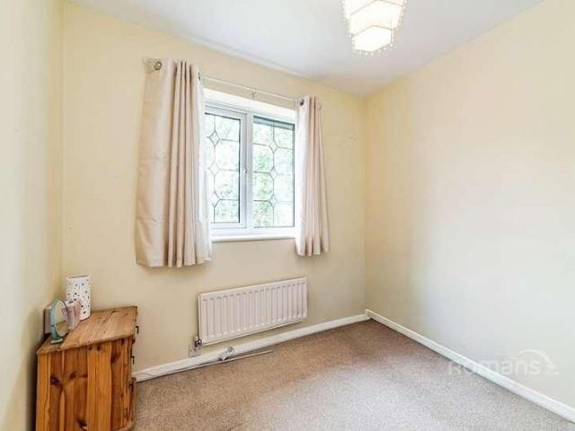 Morley Close, Yateley, Hampshire, GU46
