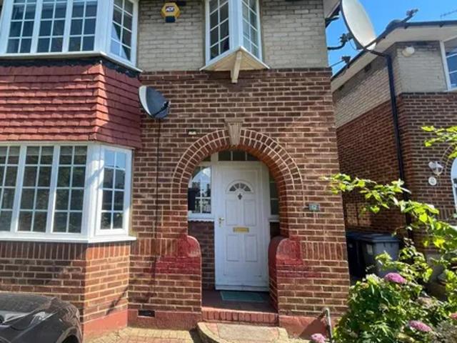Morley Crescent, Broadfields, London, HA8 8XE, United Kingdom | 3 bed duplex for rent #140654566 | Rentberry