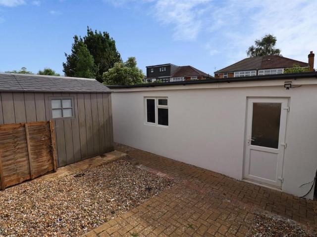 Morley Crescent, London Studio to rent £1,050 pcm £242 pw