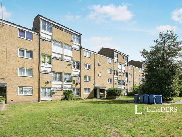 Morley Grove, Harlow, CM20 2 bed flat to rent £1,450 pcm £335 pw