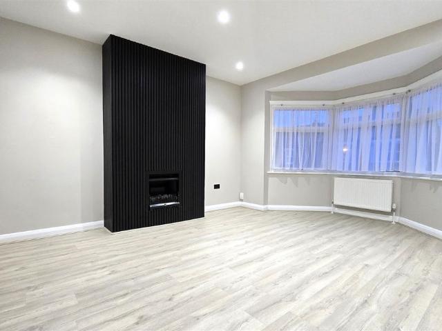 Morley Hill, Enfield EN2, 2 bed flat to rent, £2,250 pcm | PrimeLocation