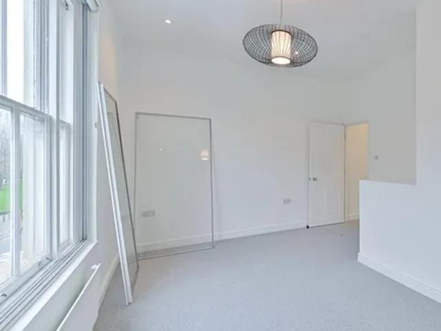Morley's, 332 Coldharbour Lane, London, SW9 8QH, United Kingdom | 3 bed house for rent #168124312 | Rentberry