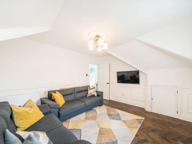 Mornington Avenue, West Kensington W14, 2 bed flat to rent, £2,500 pcm | PrimeLocation