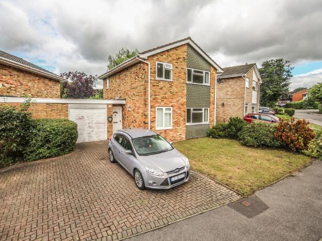 Mornington Avenue, Finchampstead 3 bed link detached house to rent £2,050 pcm £473 pw