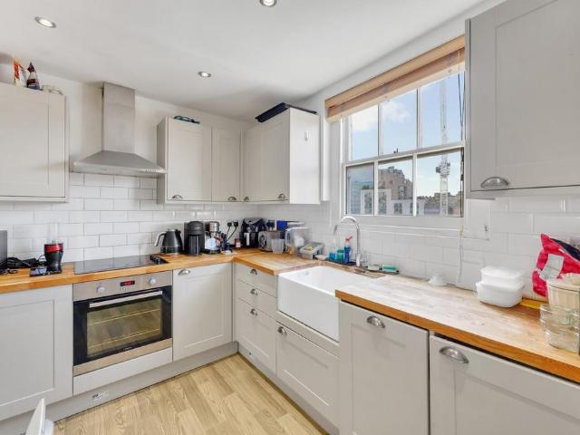 Mornington Crescent, Camden Town. 4 bed flat to rent £5,950 pcm £1,373 pw