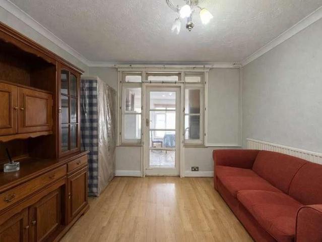 Mornington Crescent, Hounslow, TW5