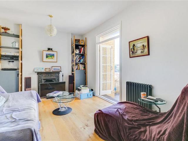 Mornington Crescent, London NW1 2 bed flat to rent £3,100 pcm £715 pw