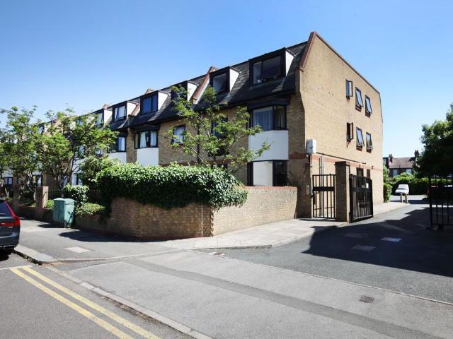 Mornington Road, Bushwood Area E11, 1 bed flat to rent, £1,500 pcm | PrimeLocation
