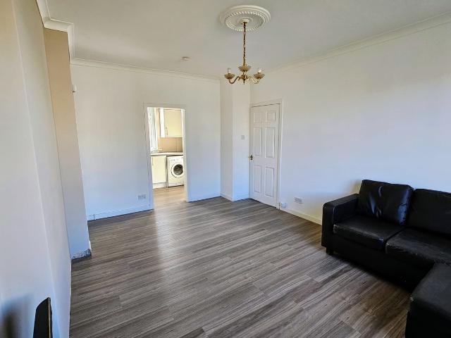 Morris Lane, Kilmarnock KA3, 2 bed flat to rent, £750 pcm | PrimeLocation