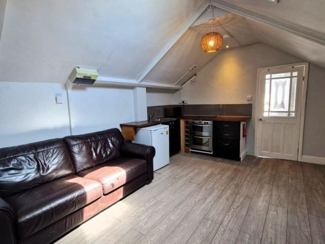 Morris Road, Stratford E15, 1 bed maisonette to rent, £1,300 pcm | PrimeLocation