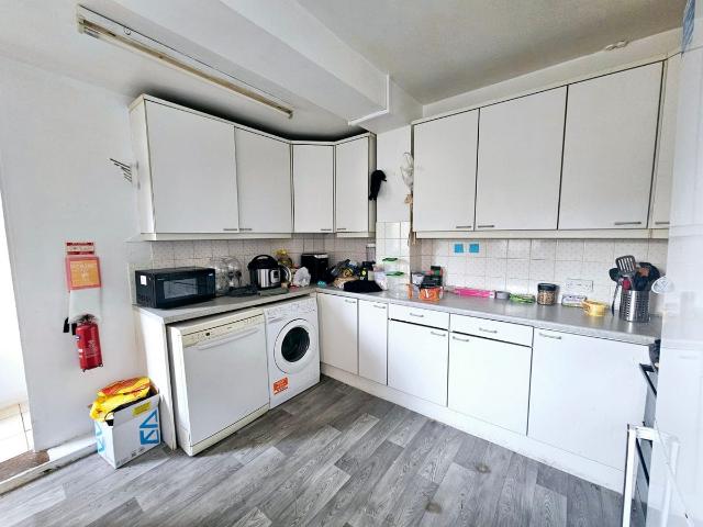 Morris Road, Southampton SO15, 4 bed property to rent, £1,800 pcm | PrimeLocation