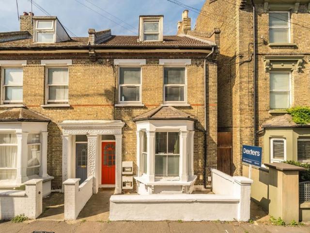Morrish Road, London SW2 3 bed flat to rent £3,400 pcm £785 pw