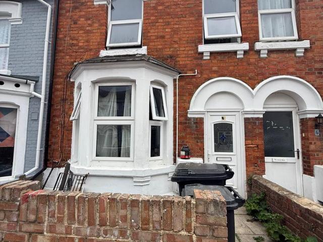 Morse Street, Swindon SN1 4 bed terraced house to rent £1,395 pcm £322 pw