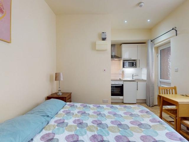 Most Bills Included Studio in Willesden Green